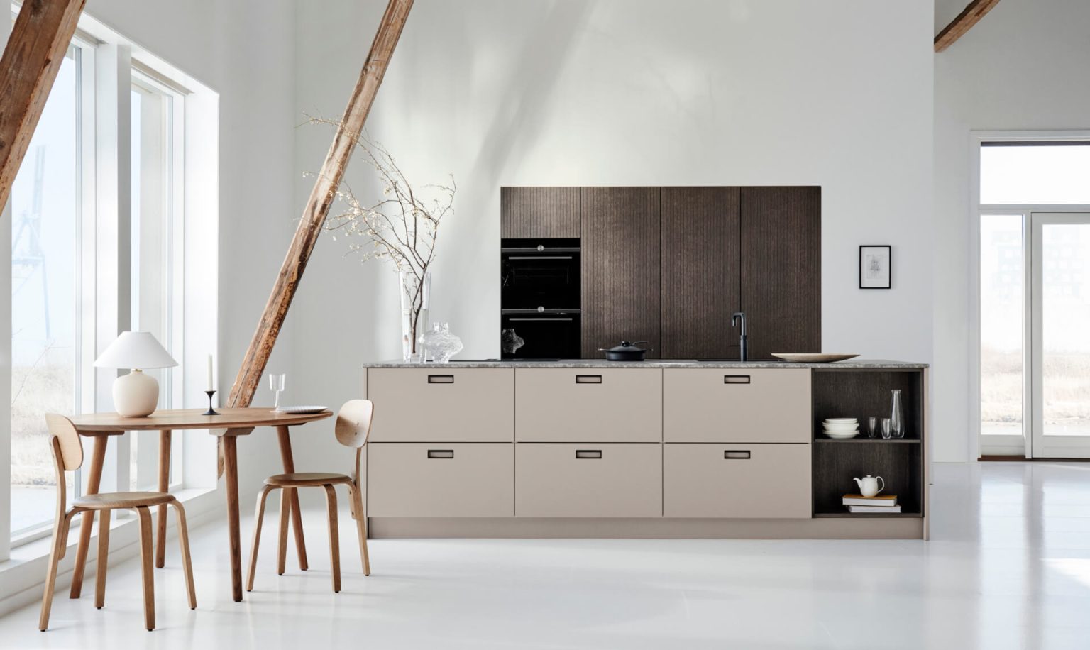 ครัว Bordo Arizona Beige | Kvik ประเทศไทย - โทนสีเบจอบอุ่นพร้อมดีไซน์คลาสสิกแบบสแกนดิเนเวียน